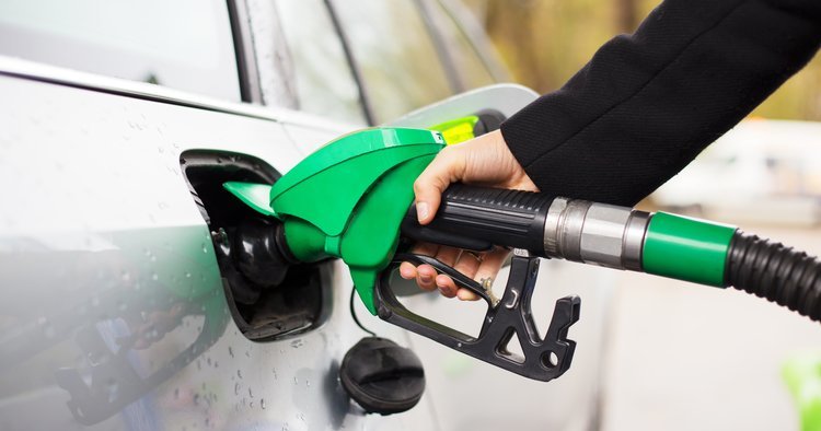 10 simple ways to save fuel without driving less