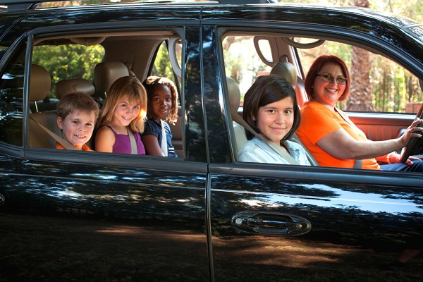 Driving with kids in the car: 10 essential safety tips to follow
