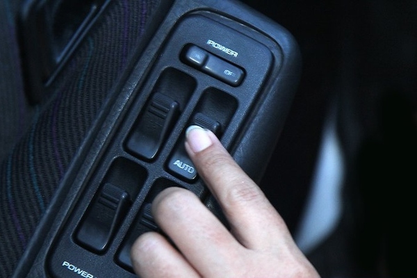 Easy steps to repair broken electric car window