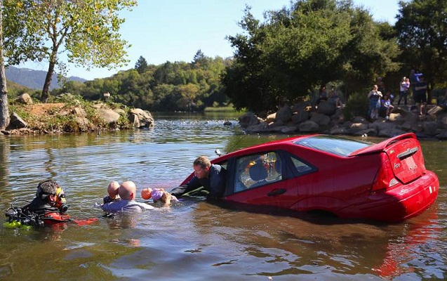 Survival tips to escape a sinking car