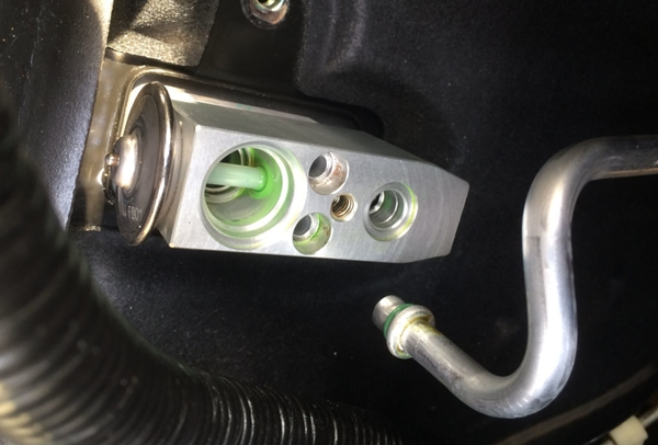 How to Ensure the air-conditioning system is Well-distributed in the Car