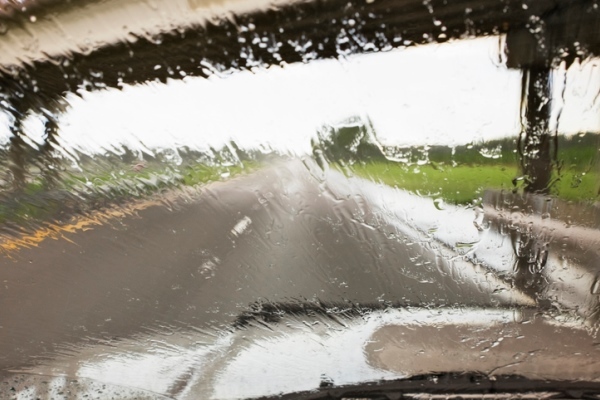 14 safety tips when you have to drive in heavy rain