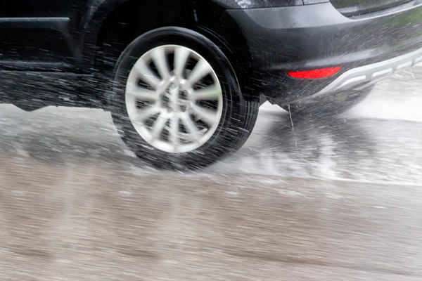 14 safety tips when you have to drive in heavy rain