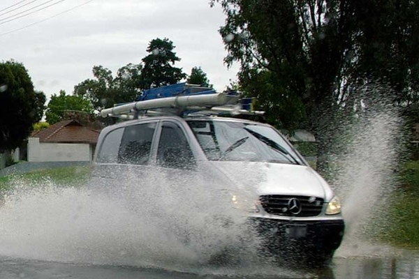 14 safety tips when you have to drive in heavy rain