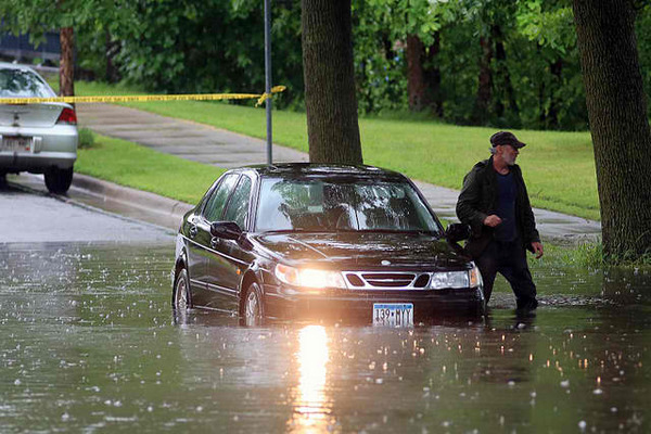 14 safety tips when you have to drive in heavy rain