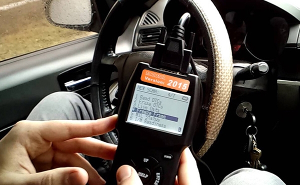Why you should get an OBD-2 scanner for ECU-equipped cars?