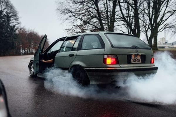 What do you know about car's automatic collision notification (ACN)?