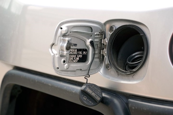 Water in gas tank: Symptoms, causes and how to prevent it