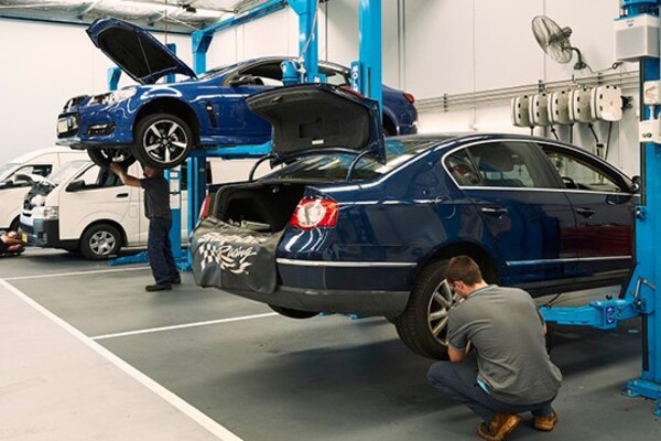 4 things you should know to let car servicing save your money