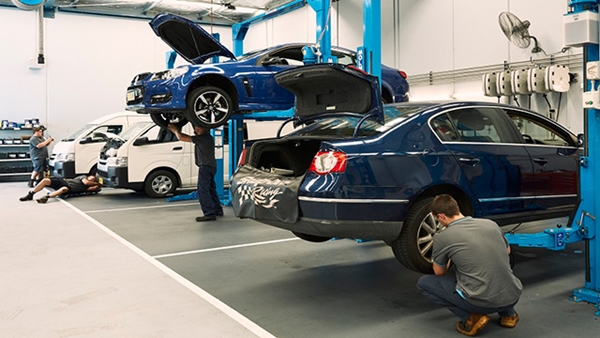 4 things you should know to let car servicing save your money