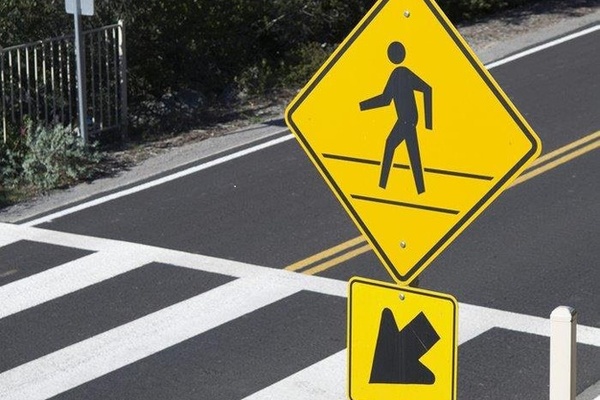 8 tips to improve pedestrian and road safety