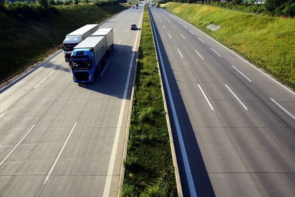 Overtaking on the right – is this really illegal?