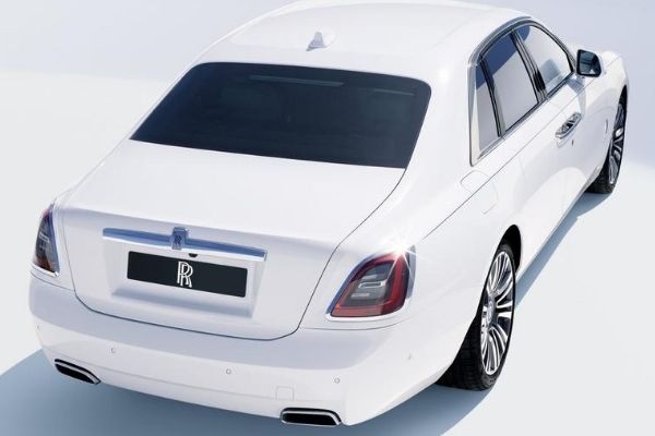 Second-generation Rolls-Royce Ghost debuts, but you still can’t buy one