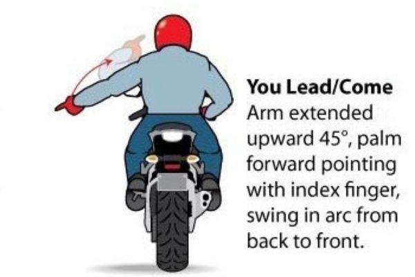 Motorcycle hand signs every driver should know [Newbie Guide]