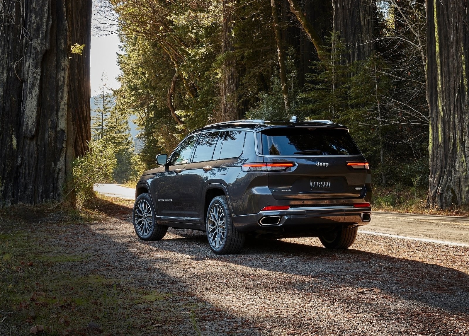 2021 Jeep Grand Cherokee officially unveiled, now offers 3rd-row seats