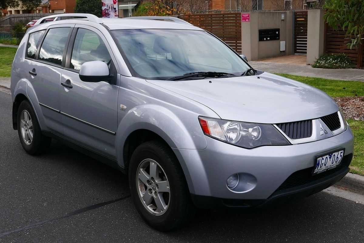 Mitsubishi Outlander: Crossover highway hunter [Sleeper Keeper]