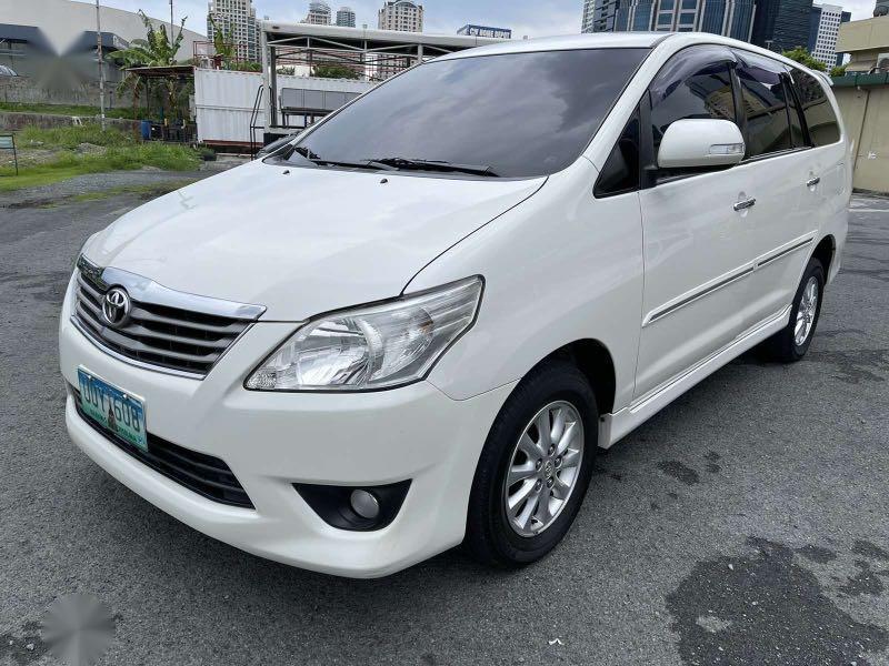 Pearl White Toyota Innova 2013 789722