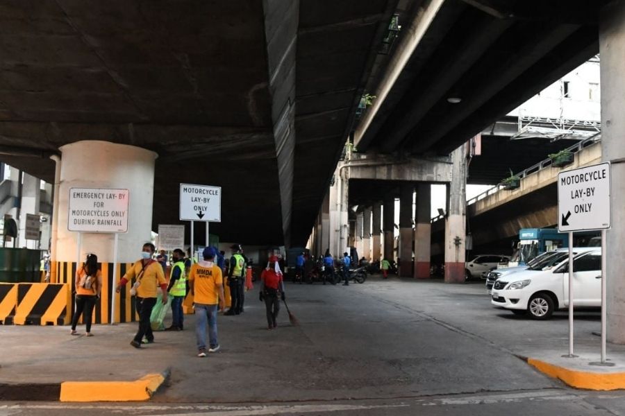 MMDA opens first motorcycle rain shelter on EDSA; to add more soon