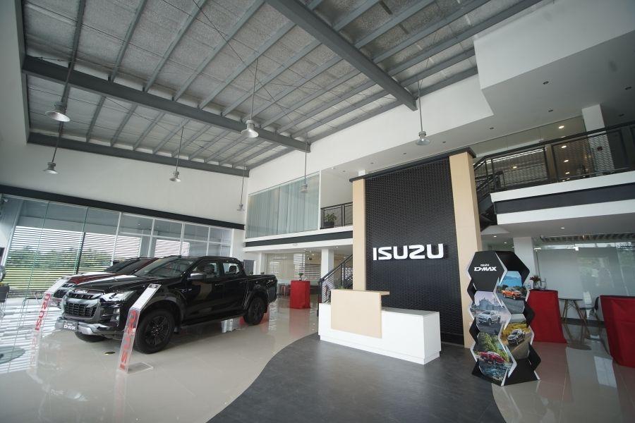 Isuzu PH officially opens renovated dealership in Isabela