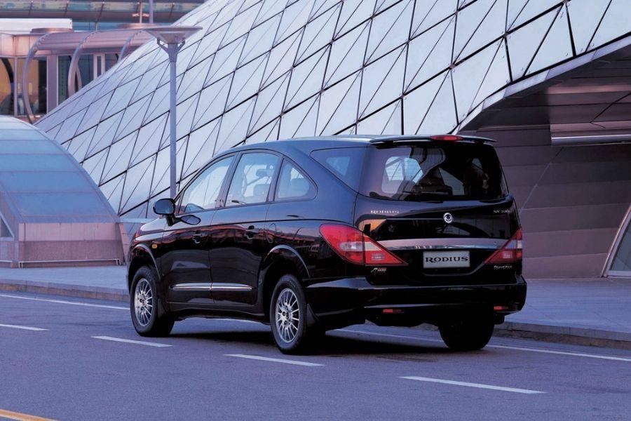 First-gen Ssangyong Rodius: Early 2000s funk