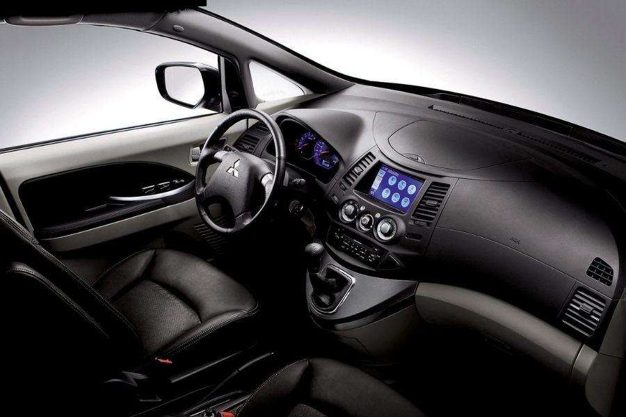 Mitsubishi Grandis: A roomy, 2000s era MPV