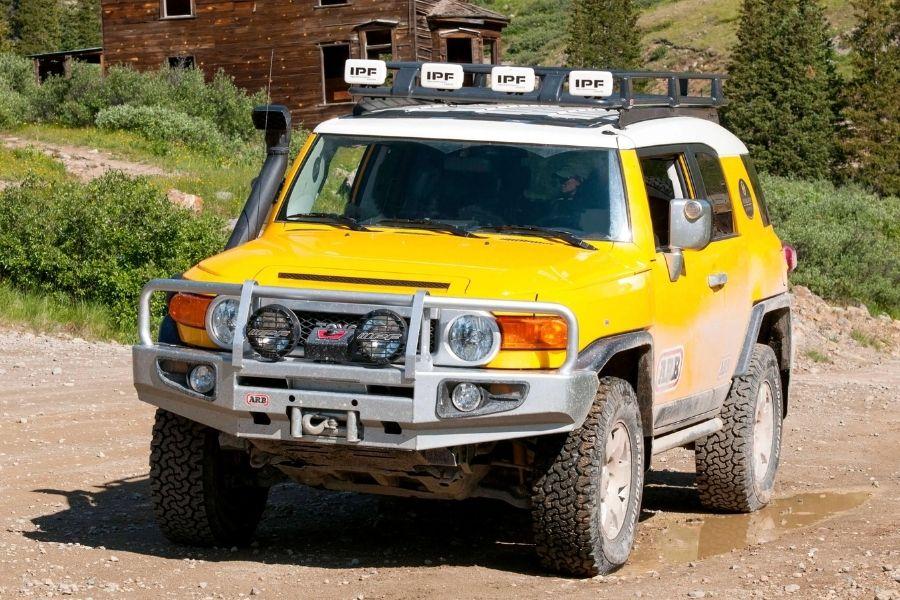Modified Toyota FJ Cruiser: Conquer mountains