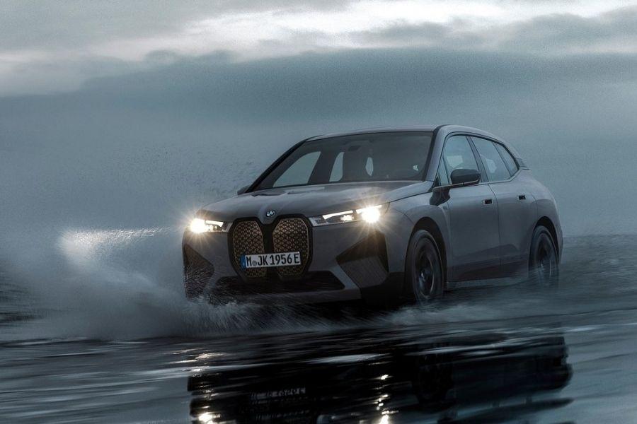 BMW iX M60 electric SUV packs over 1,000 Nm of torque