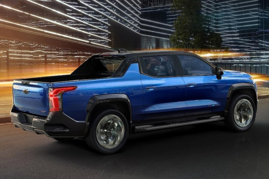 All-electric Chevrolet Silverado pickup truck has over 600km range