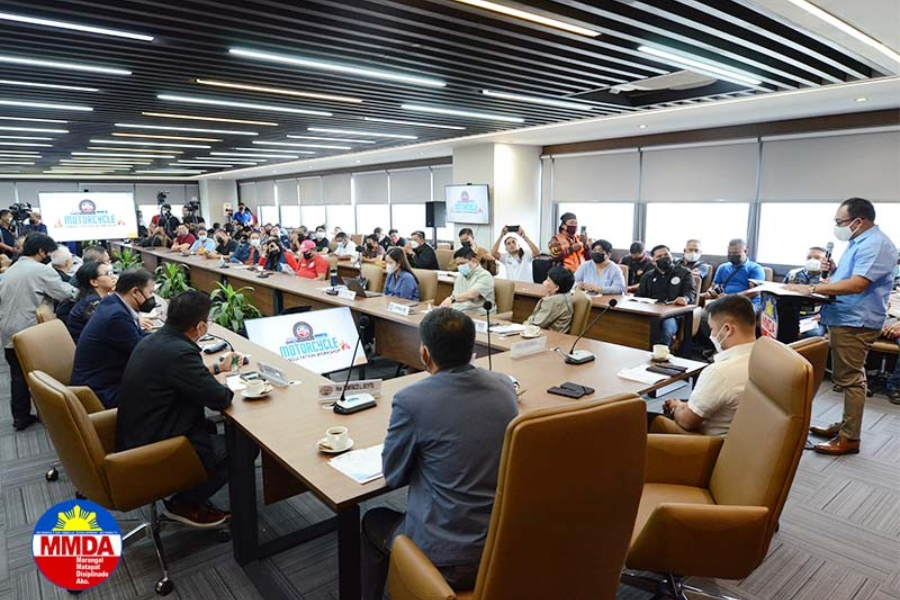 MMDA plans to have exclusive motorcycle lane along Commonwealth Avenue