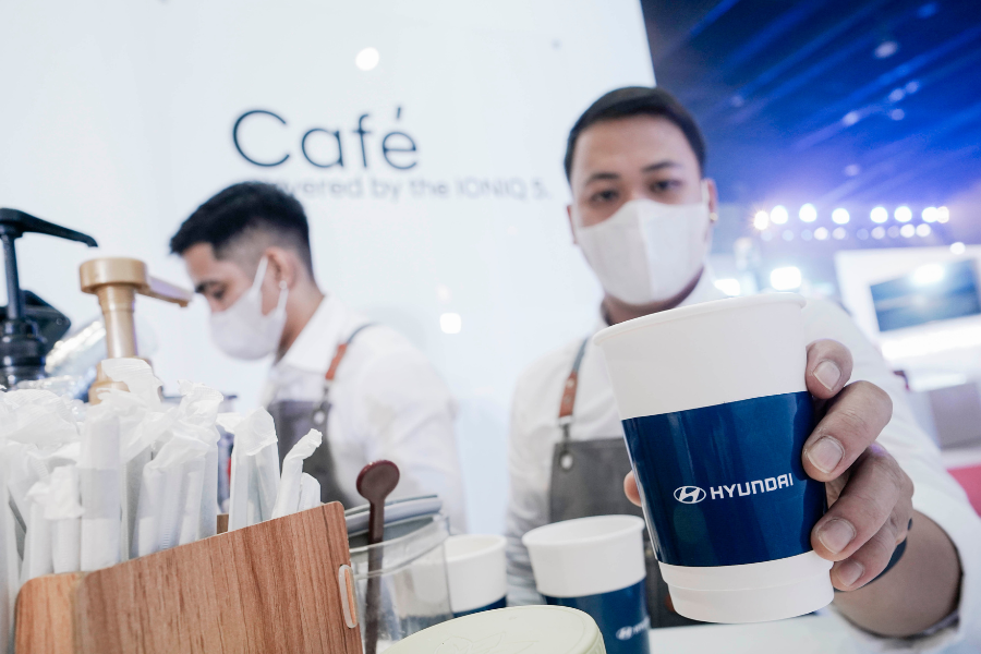 Incoming Hyundai Ioniq 5 powers a cafe at PEVS 2022