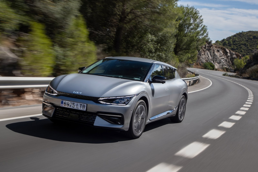 Hyundai Ioniq 5, Kia EV6 square up for electric drag race