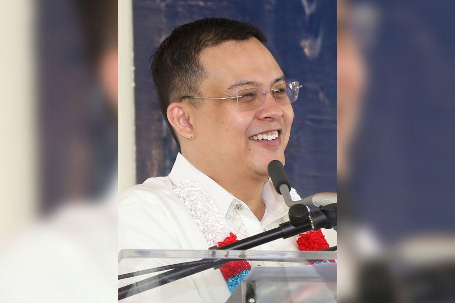 DOE mulls allowing EVs and hybrids on bus, bike lanes