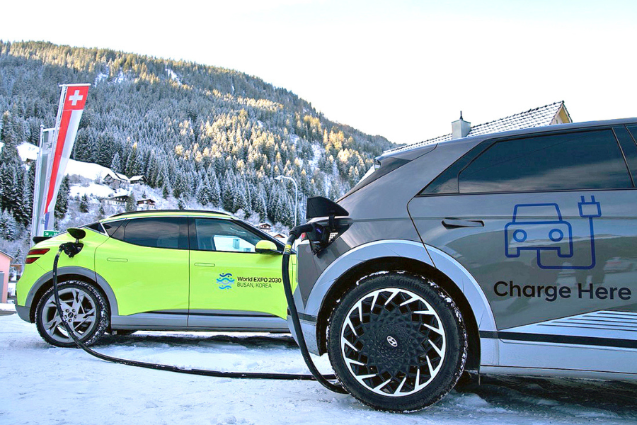 Hyundai showcases winter-ready Ioniq 5, Santa Fe PHEV at 2023 WEF