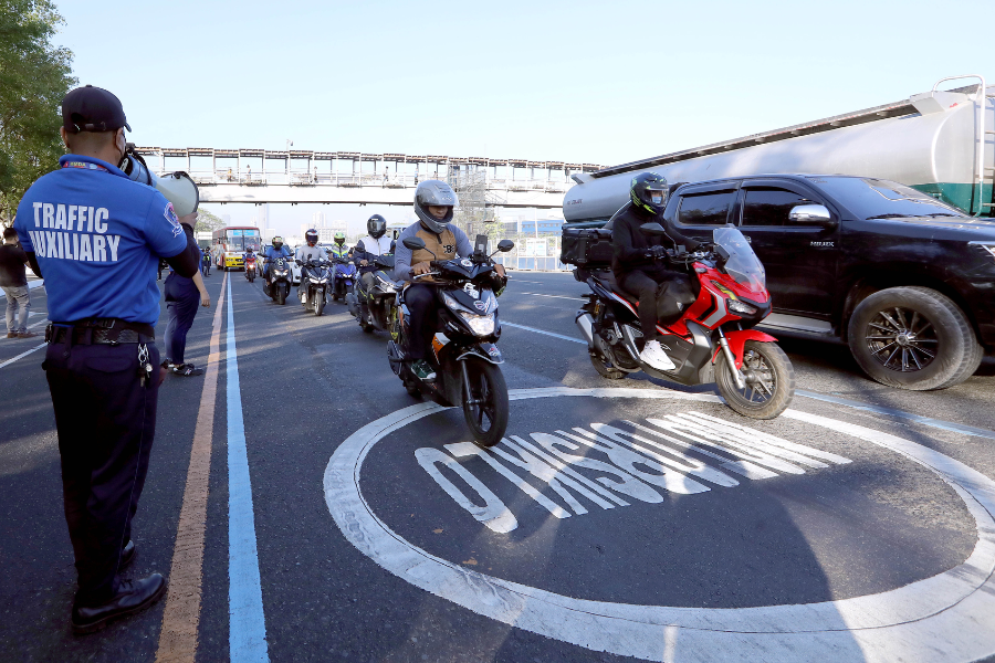 Almost 1,500 motorists caught violating motorcycle lane on Commonwealth