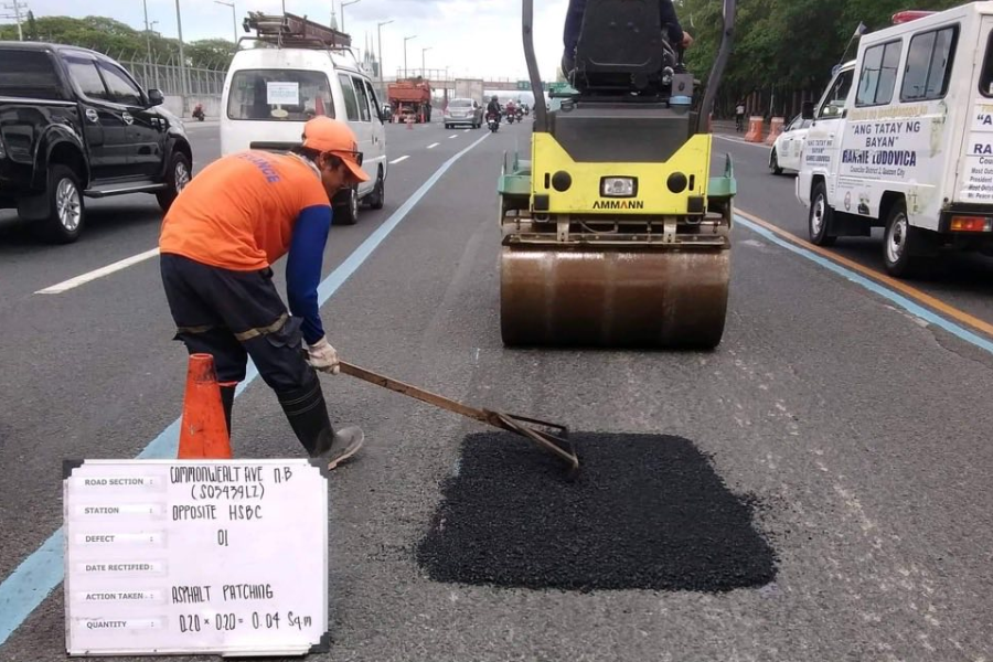 Dry run for exclusive motorcycle lane on Commonwealth extended