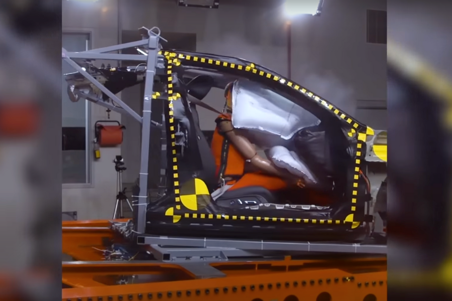Honda’s new front passenger airbag tech earns safety excellence award