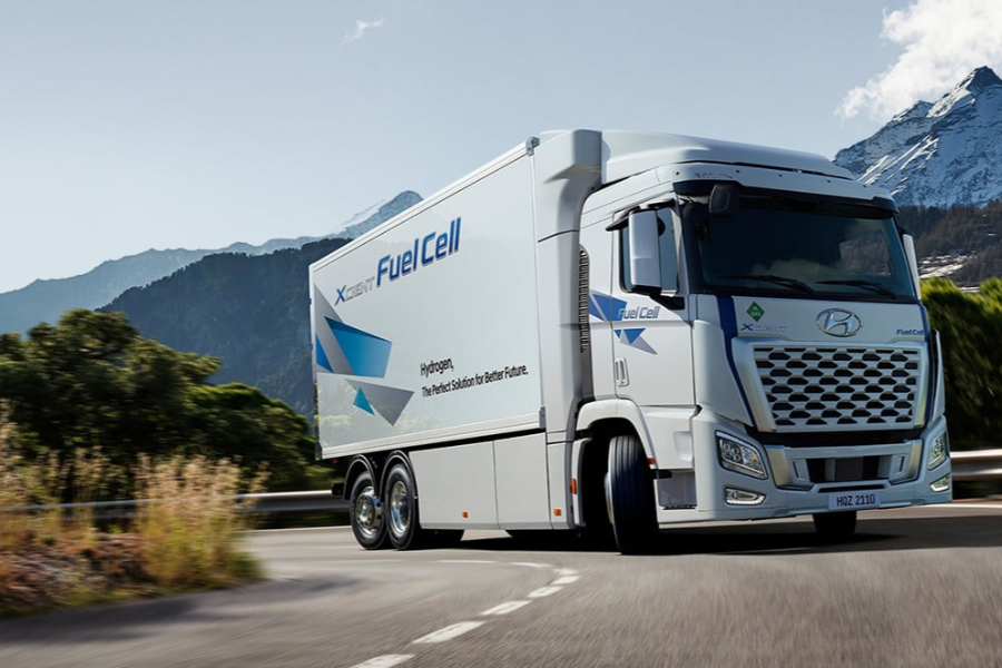 Hyundai Xcient with hydrogen powertrain makes US debut