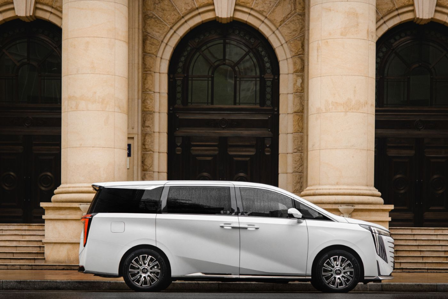 GAC Trumpchi E9 plug-in hybrid MPV has 367 hp, over 100 km range