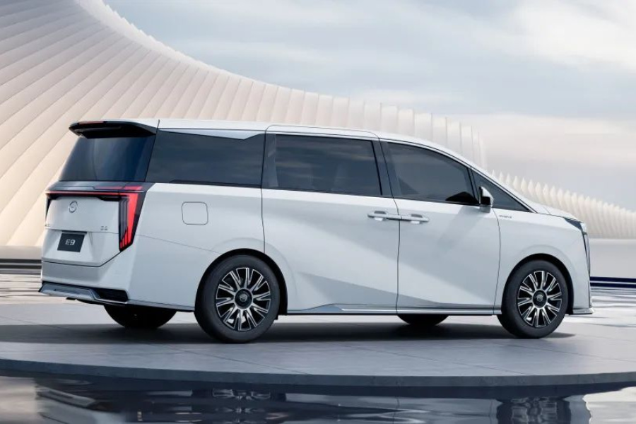 GAC Trumpchi E9 plug-in hybrid MPV has 367 hp, over 100 km range