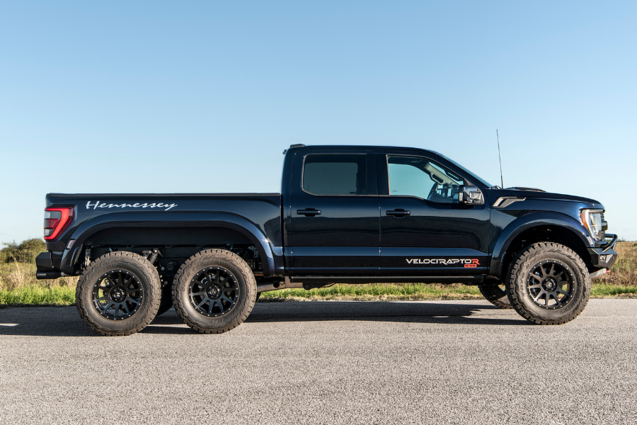 Ford F-150 Raptor R with 6x6 takes on off-roading like child’s play