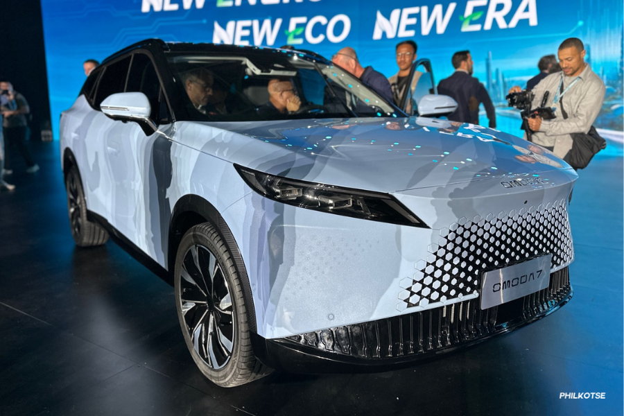 Omoda 7 showcased at the 2024 Auto China