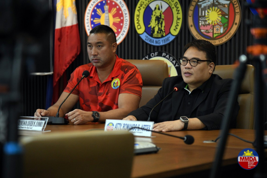 Adjusted mall hours being studied to alleviate traffic