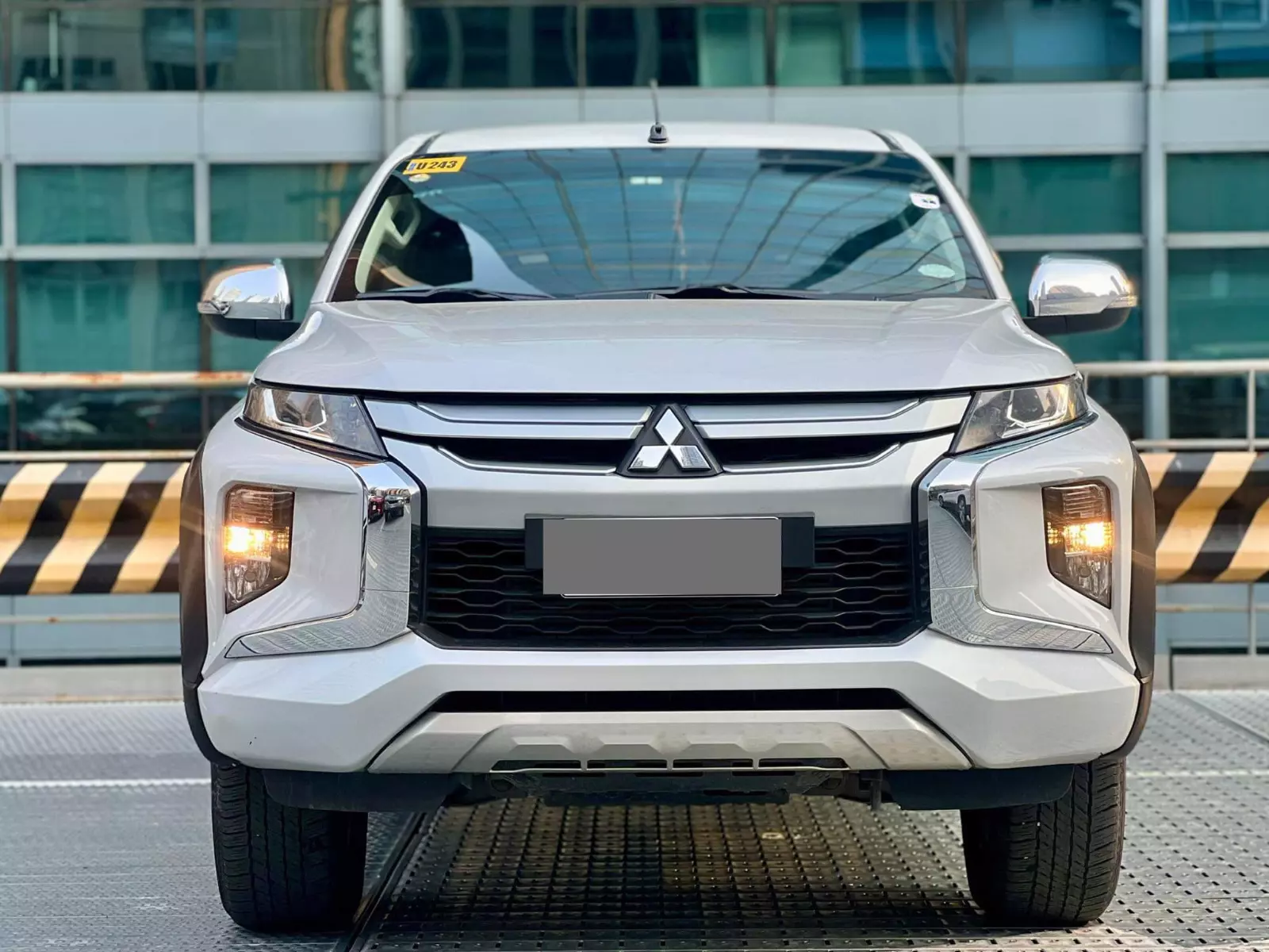 Buy Used Mitsubishi Strada 2021 for sale only ₱988000 - ID853196