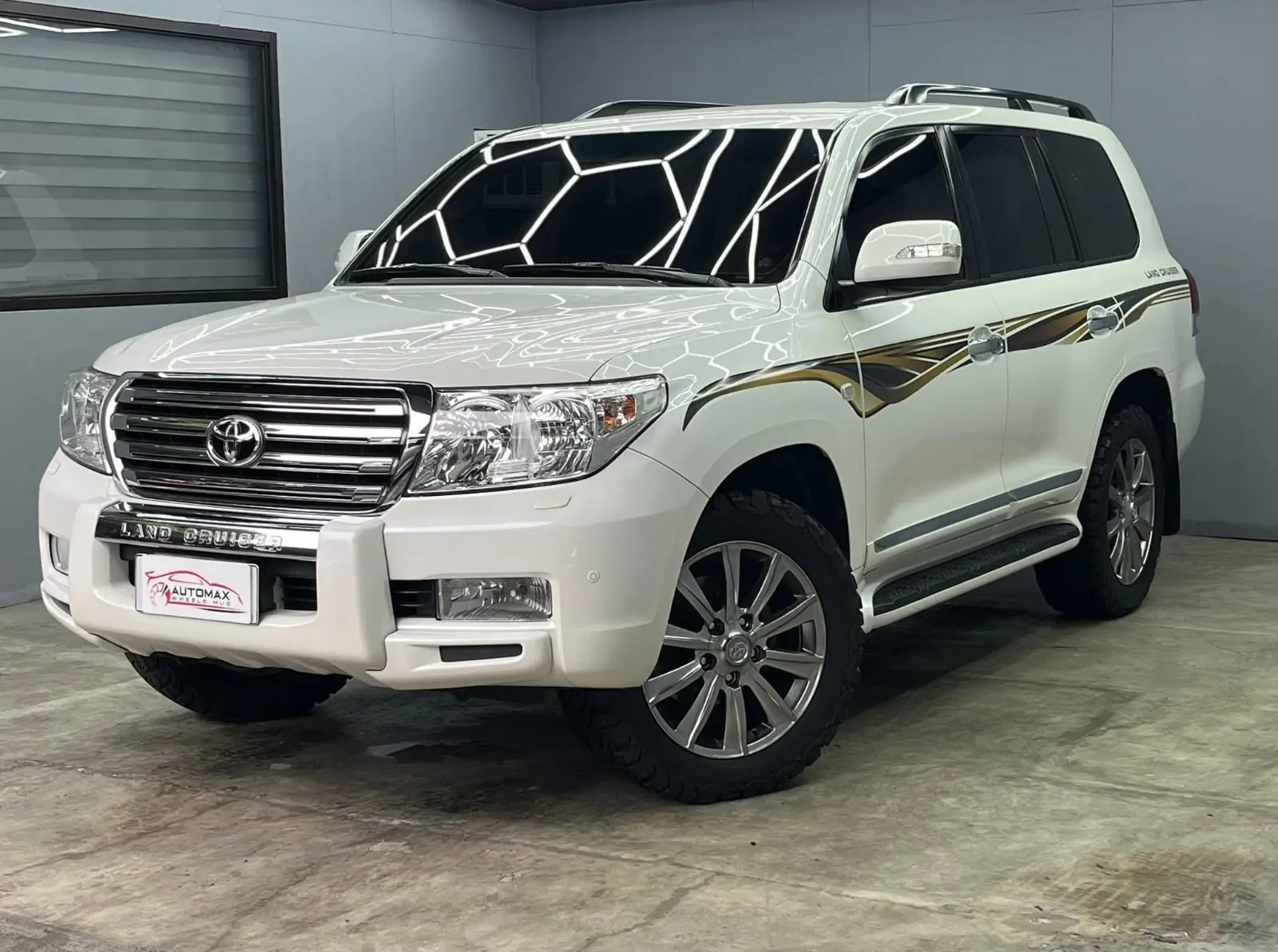 Buy Used Toyota Land Cruiser 2011 for sale only ₱2880000 - ID884535