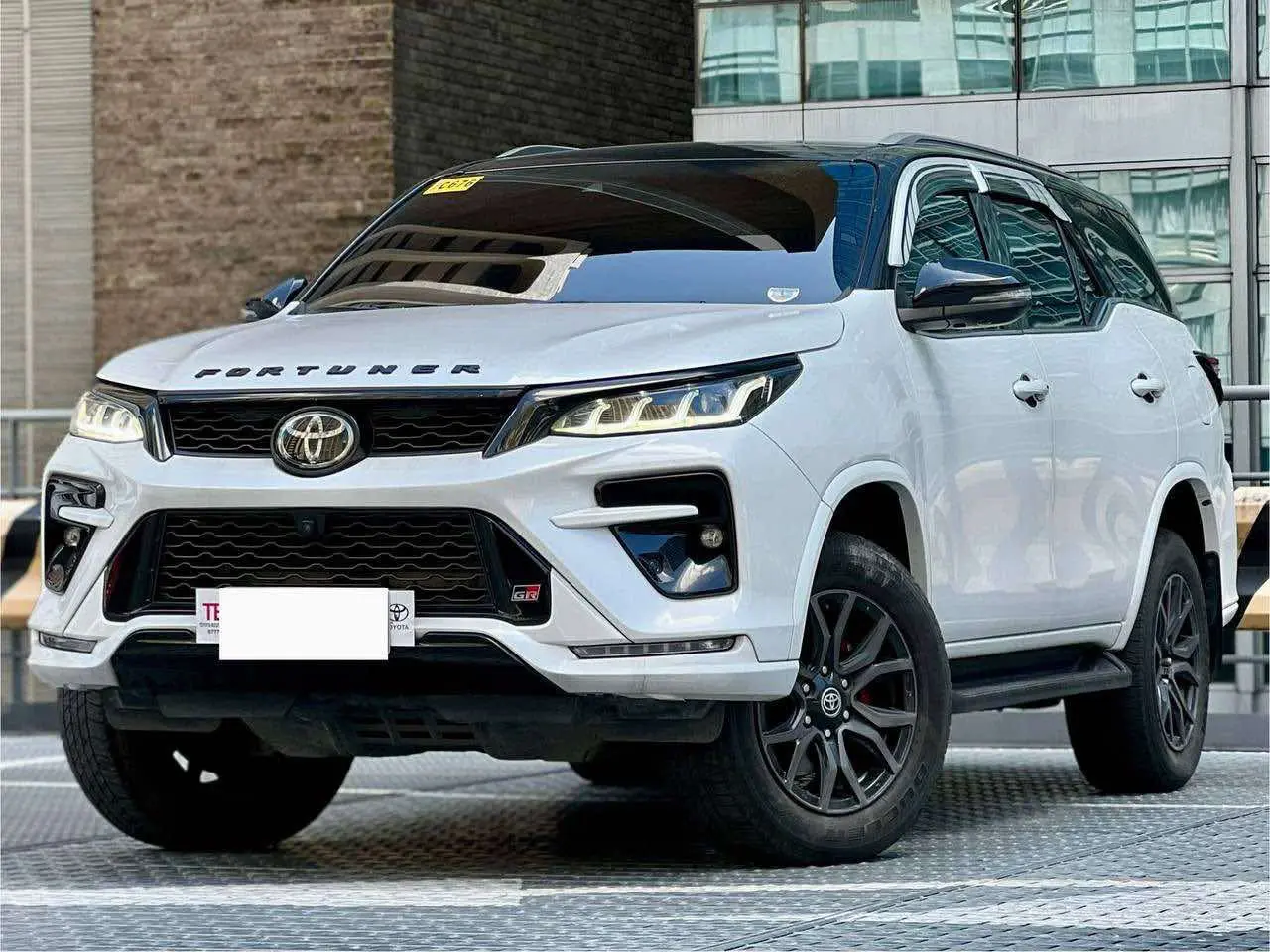 Buy Used Toyota Fortuner 2023 for sale only ₱1958000 - ID885053