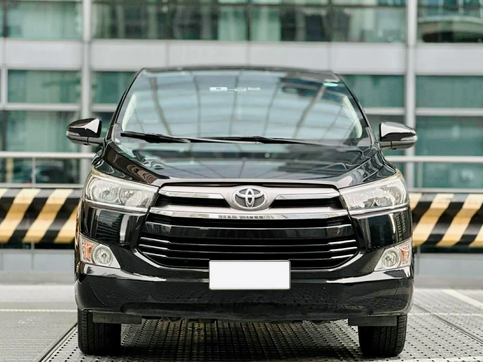 Buy Used Toyota Innova 2018 for sale only ₱718000 - ID887665