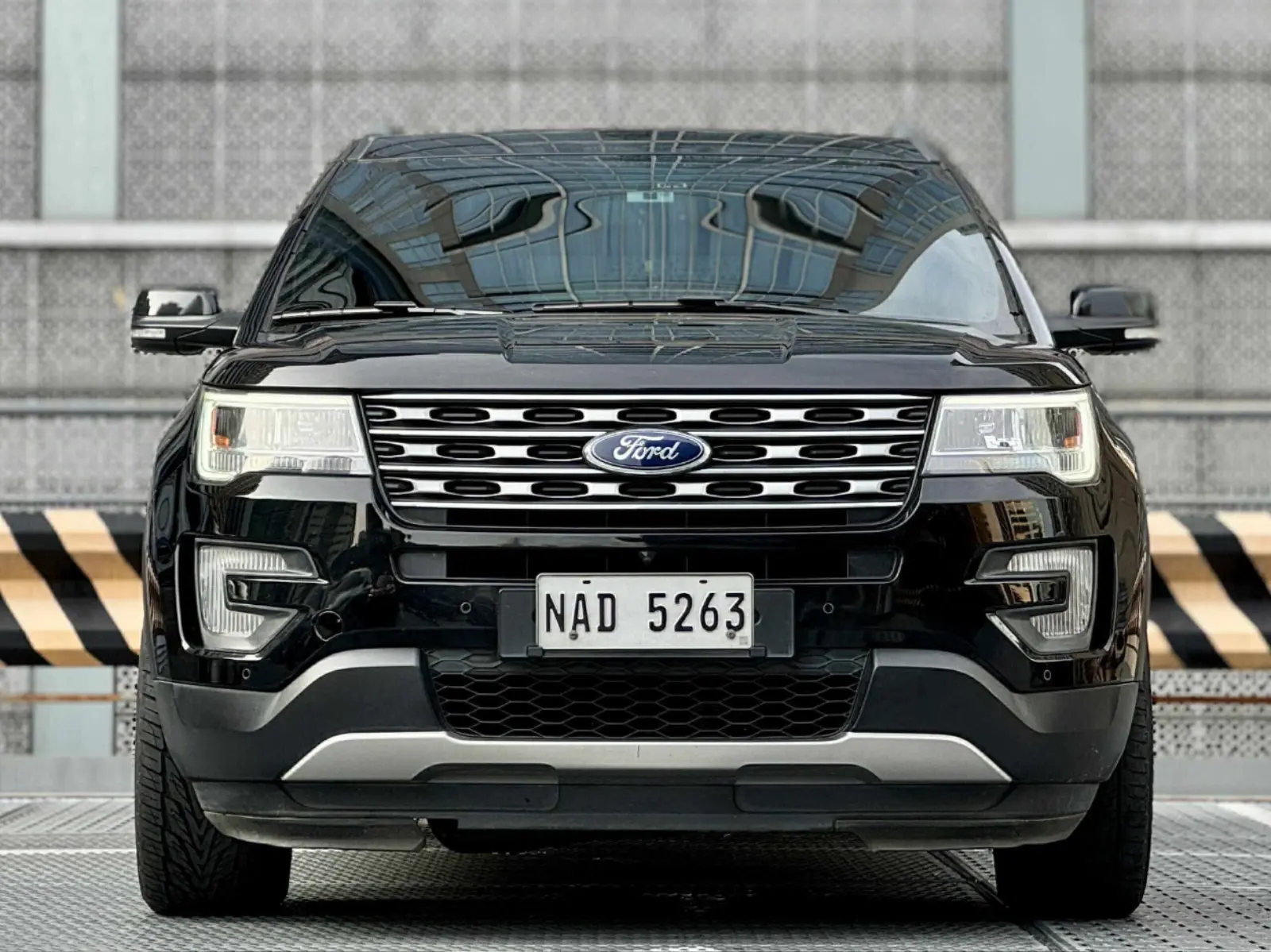 Buy Used Ford Explorer 2017 for sale only ₱748000 - ID889067