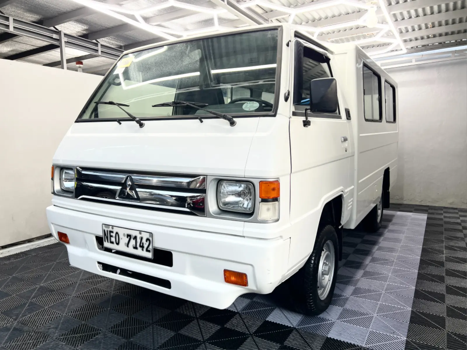 Buy Used Mitsubishi L300 2021 for sale only ₱508000 - ID893705