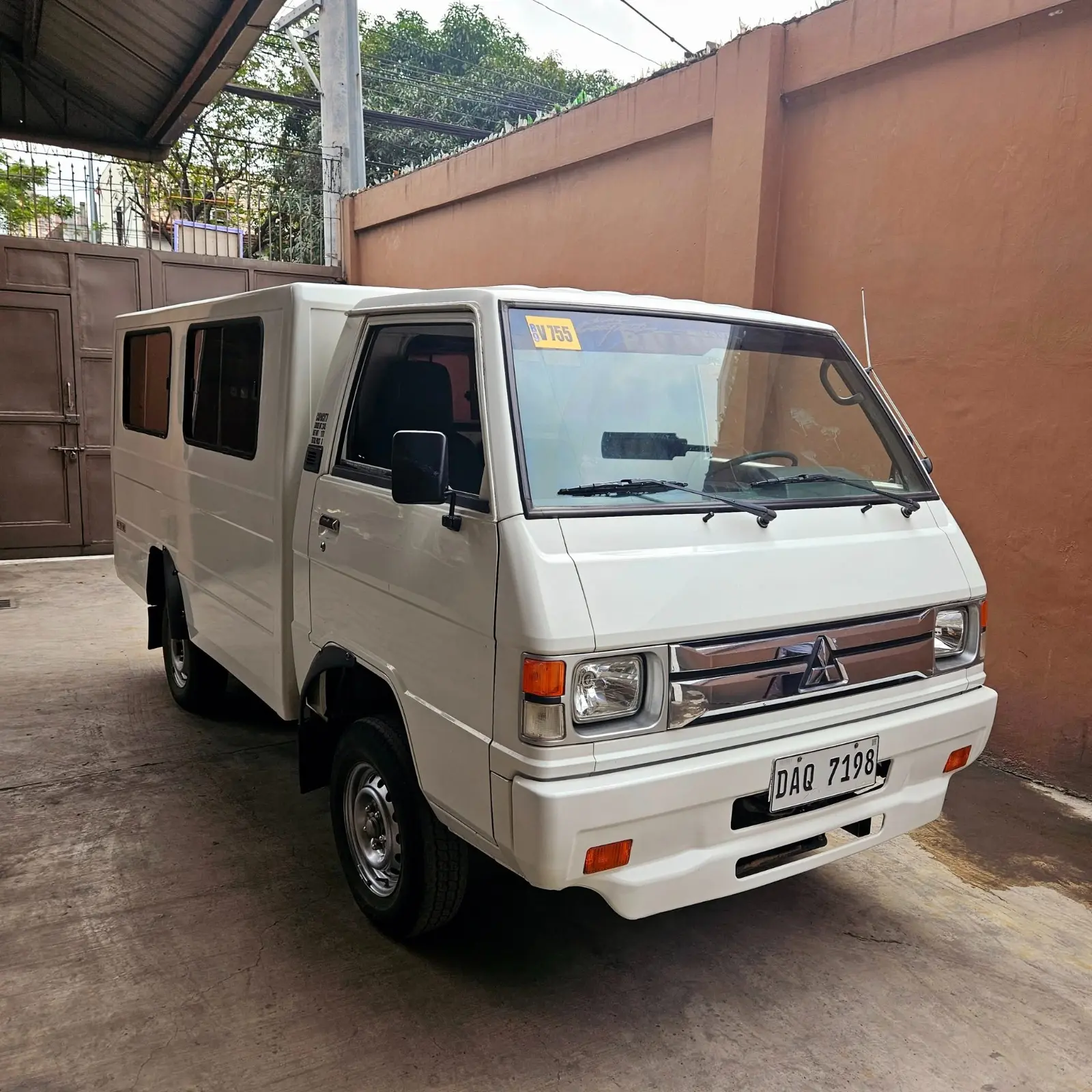 Buy Used Mitsubishi L300 2022 for sale only ₱699000 - ID894520