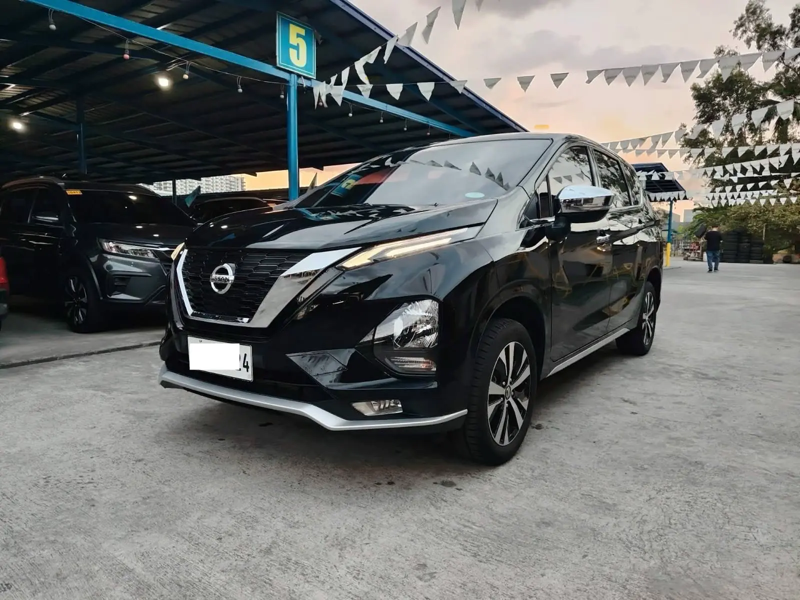 Buy Used Nissan Livina 2025 for sale only ₱818000 - ID897893